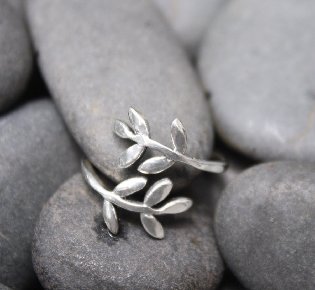 Leaf Wrap Bypass Toe Ring – Tribal Waves Silver